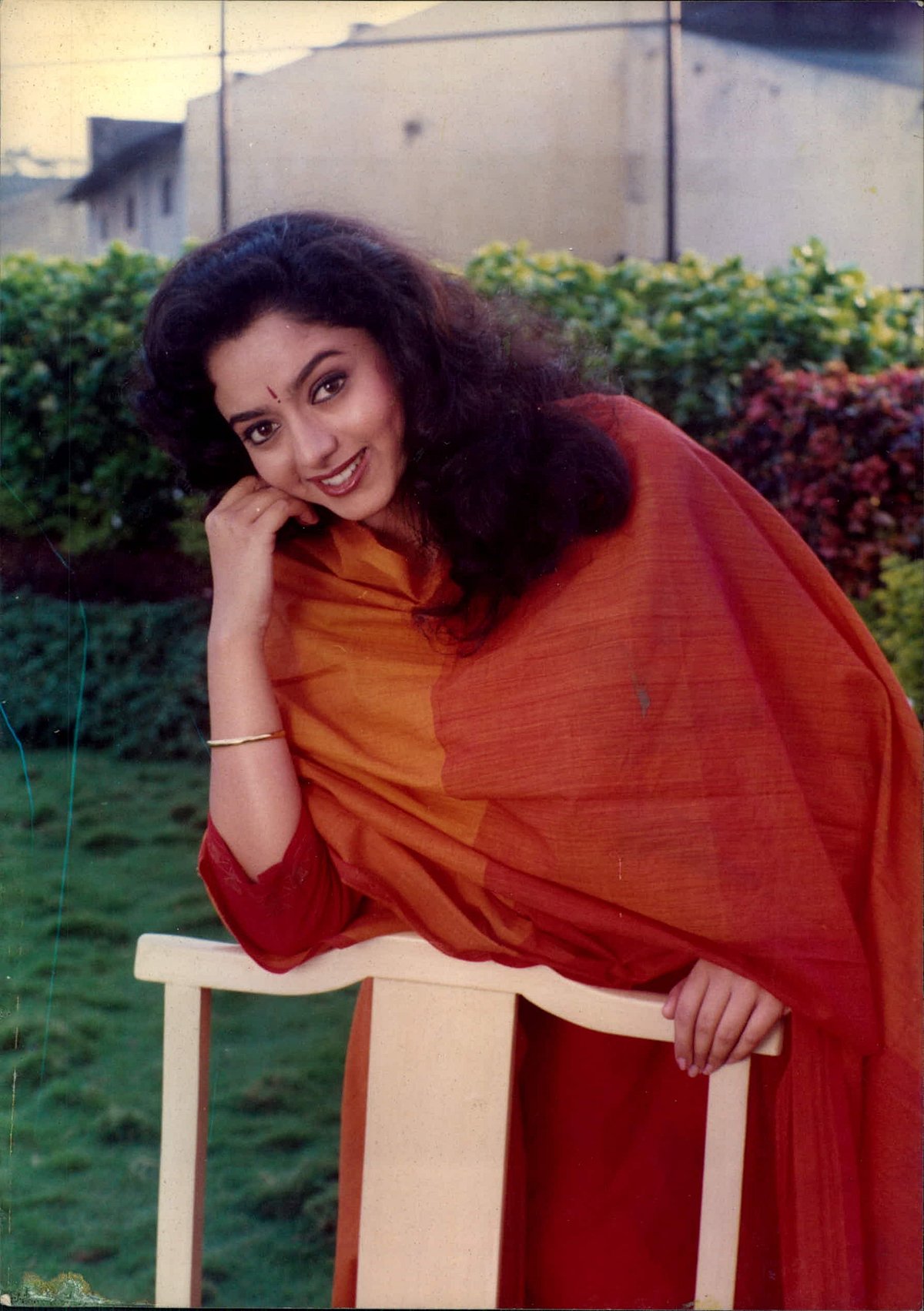 மறைந்த நடிகை சௌந்தர்யா நினைவுகள்... புகைப்படத் தொகுப்பு! #HBDSoundarya ...