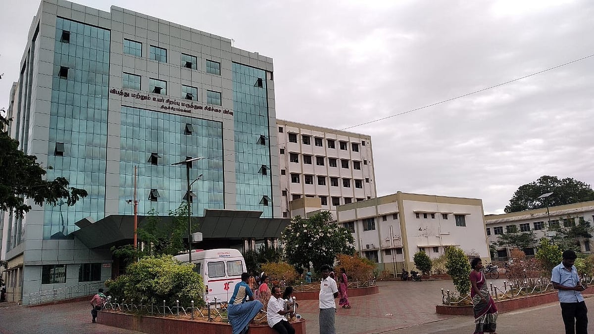 `சிகிச்சையின்போது மருத்துவர் மீது எச்சில் துப்பிய கொரோனா நோயாளி ...