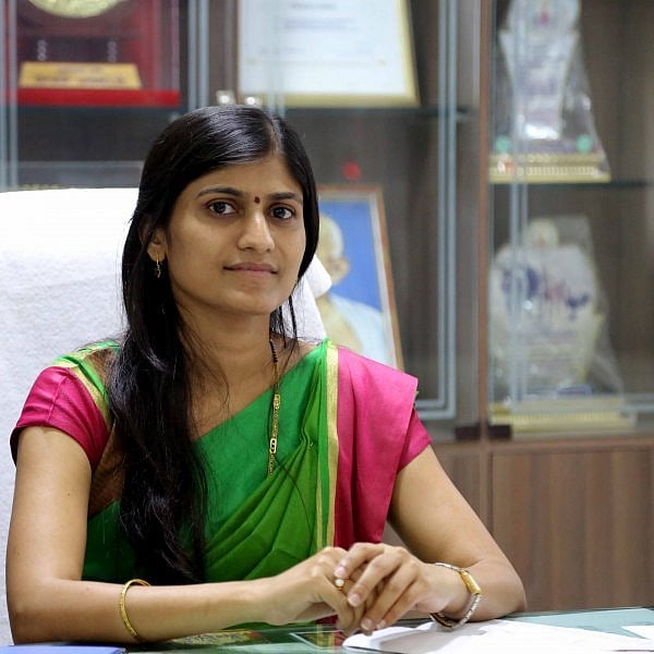 எடப்பாடி பழனிசாமியைக் கடுகடுக்க வைத்த ரோகிணி! - சேலம் கலெக்டர் ...