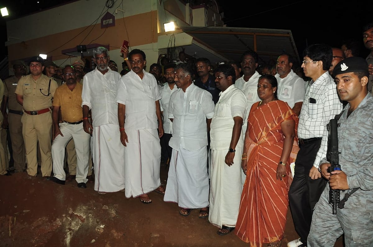 இரண்டாவது ரிக் இயந்திரம்; 35 அடி ஆழம்! - நீடிக்கும் மீட்புப் பணி # ...