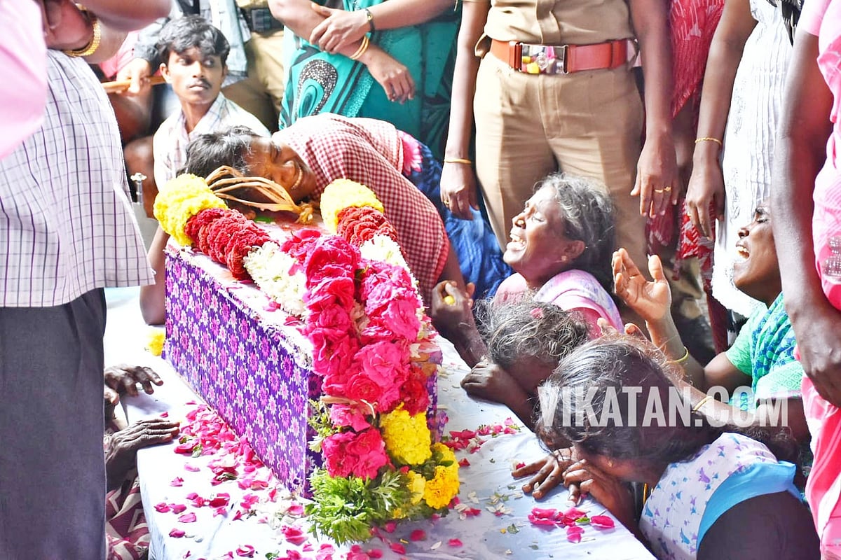 கடவுளே இரக்கம் இல்லையா? - சுர்ஜித் அஞ்சலியில் கதறி அழுத பொதுமக்கள் ...