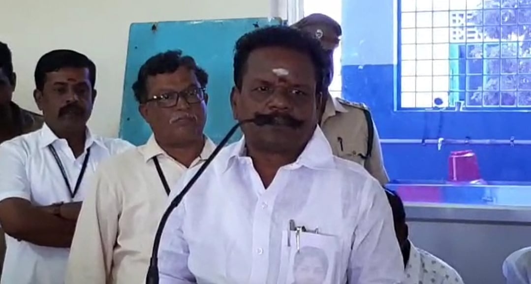 `செல்போனைக் கண்டுபிடித்தவனைப் பார்த்தால்....?!' - அமைச்சர் பாஸ்கரன் ...