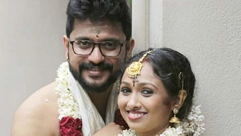 ``என்னைக் கைது பண்ணாங்க ஓகே; ஆனா ஸ்டேஷன்ல நடந்தது தெரியுமா?!" -ஜெயஶ்ரீ கணவர் ஈஸ்வர் | Serial ...