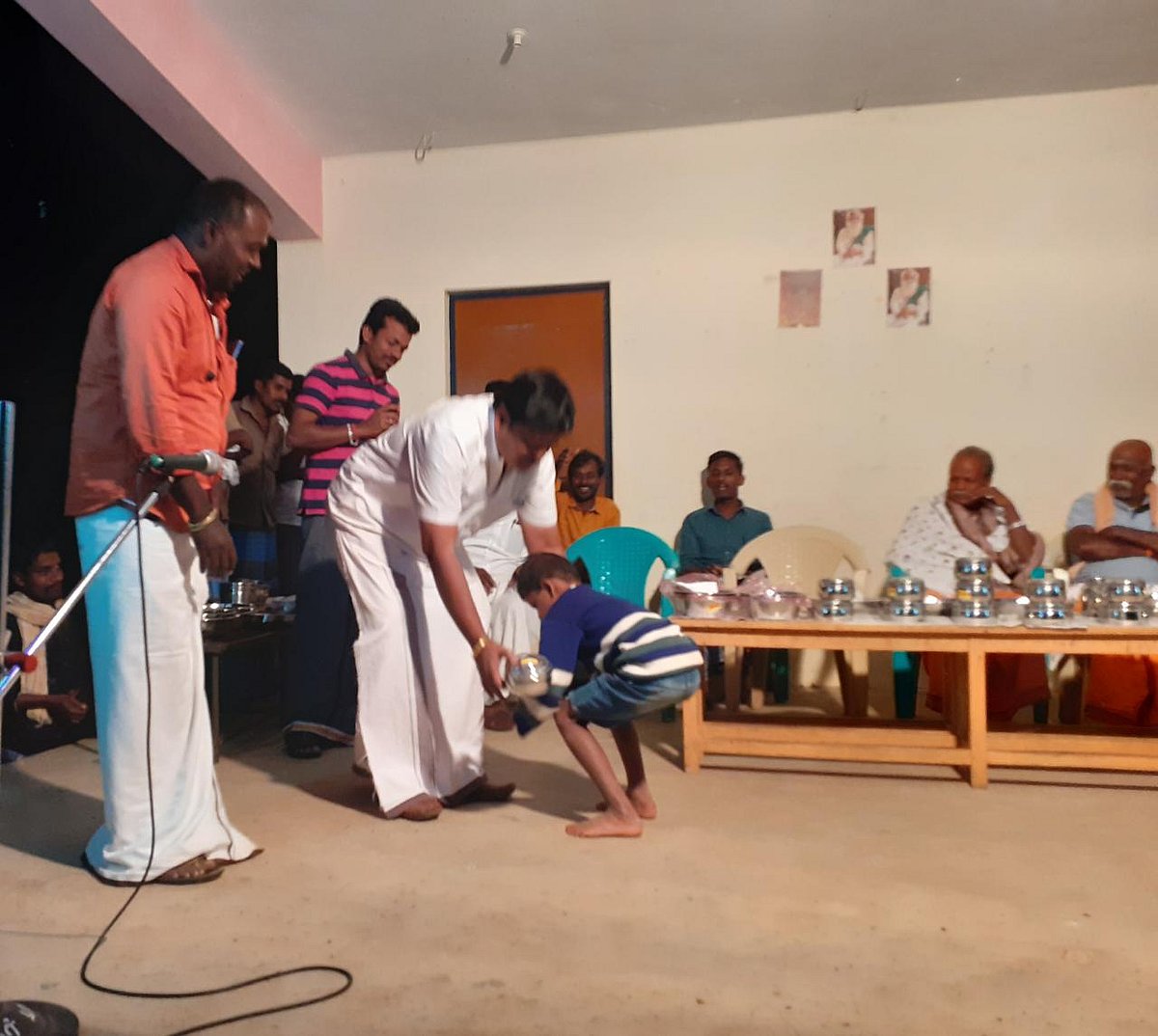 `நீங்க இல்லைன்னா நாங்க படிச்சிருக்கவே முடியாது!'- தனியார் பேருந்து ...