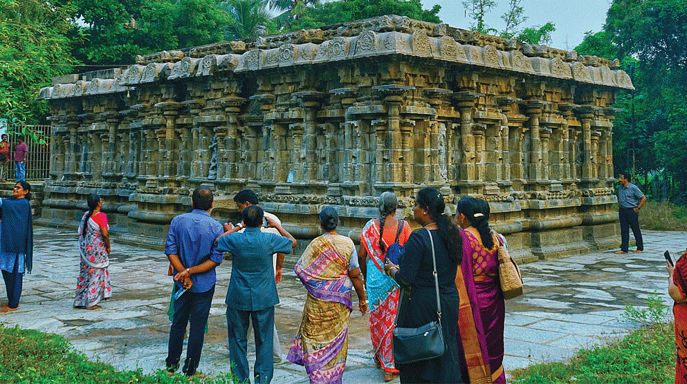 Sakthi Vikatan - 25 February 2020 - பொன்னியின் செல்வன்: வந்தியத்தேவனின் ...