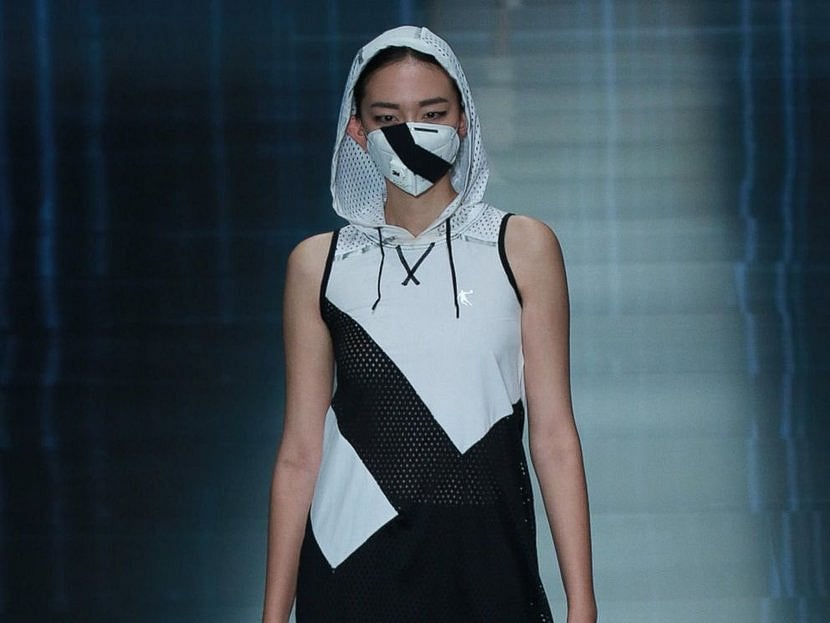 ஃபேஷன் ஷோவில் ராம்ப் வாக்... கவனத்தை ஈர்த்த மாற்றுத்திறன் பெண்கள் ...