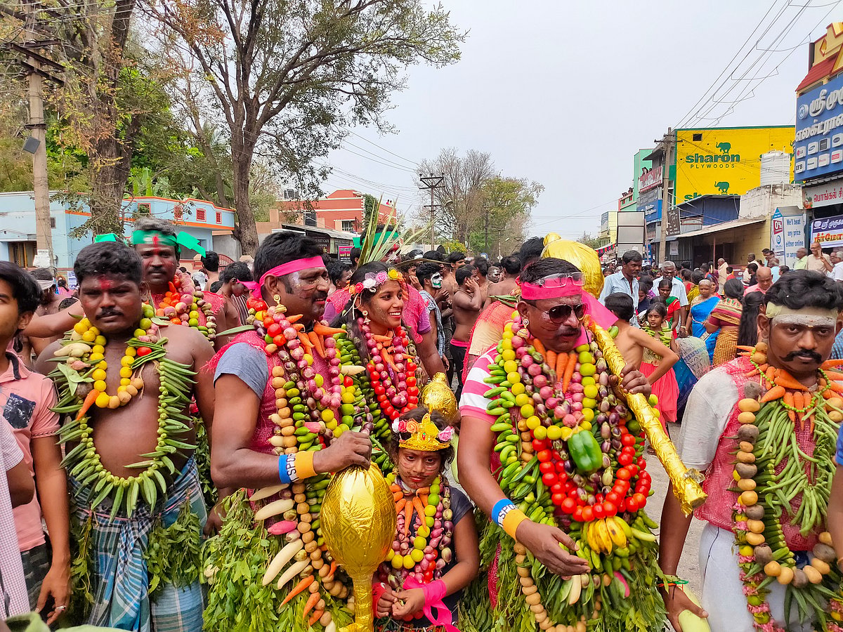 பிணிகள் போக்கும் பவானி செல்லியாண்டி அம்மன் கோயில் சேற்றுத் திருவிழா ...