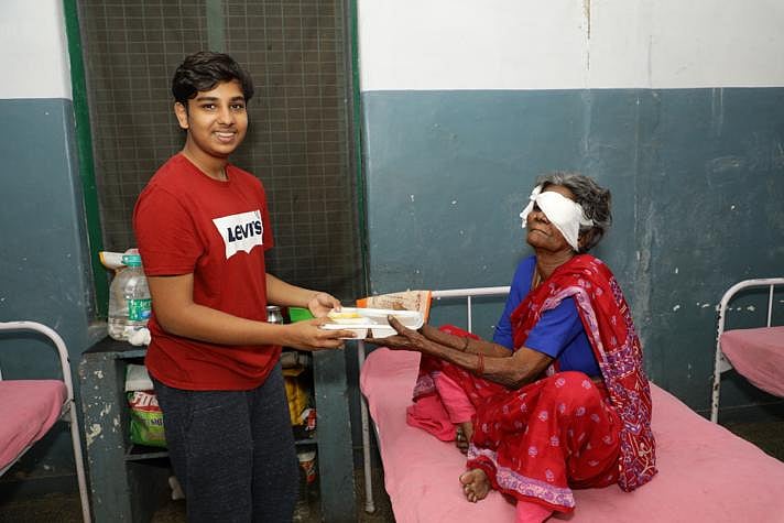 `லாக்டவுனால் சீனியர் சிட்டிசன்களுக்கு உதவி!' - அசத்தும் ஐ.பி.எஸ் ...