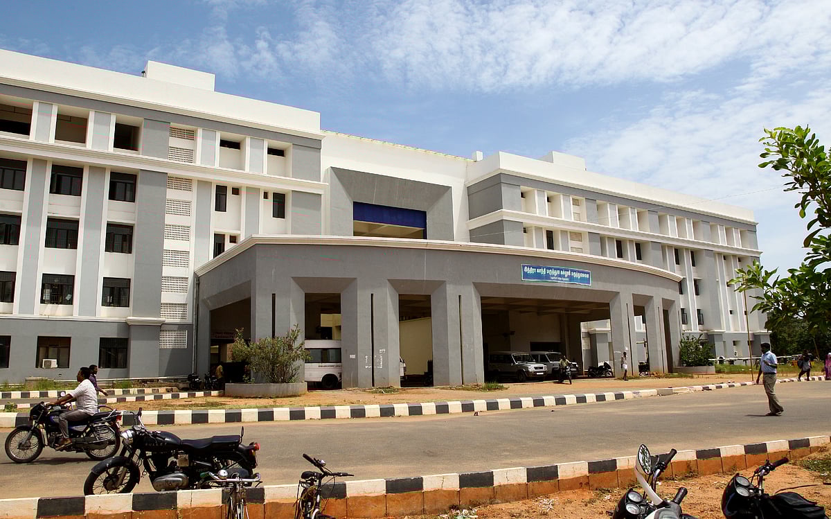 புதுச்சேரி:`கொரோனா நோயாளிக்குத் தடை!’- கலெக்டர் அதிரடியால் மிரண்ட ...