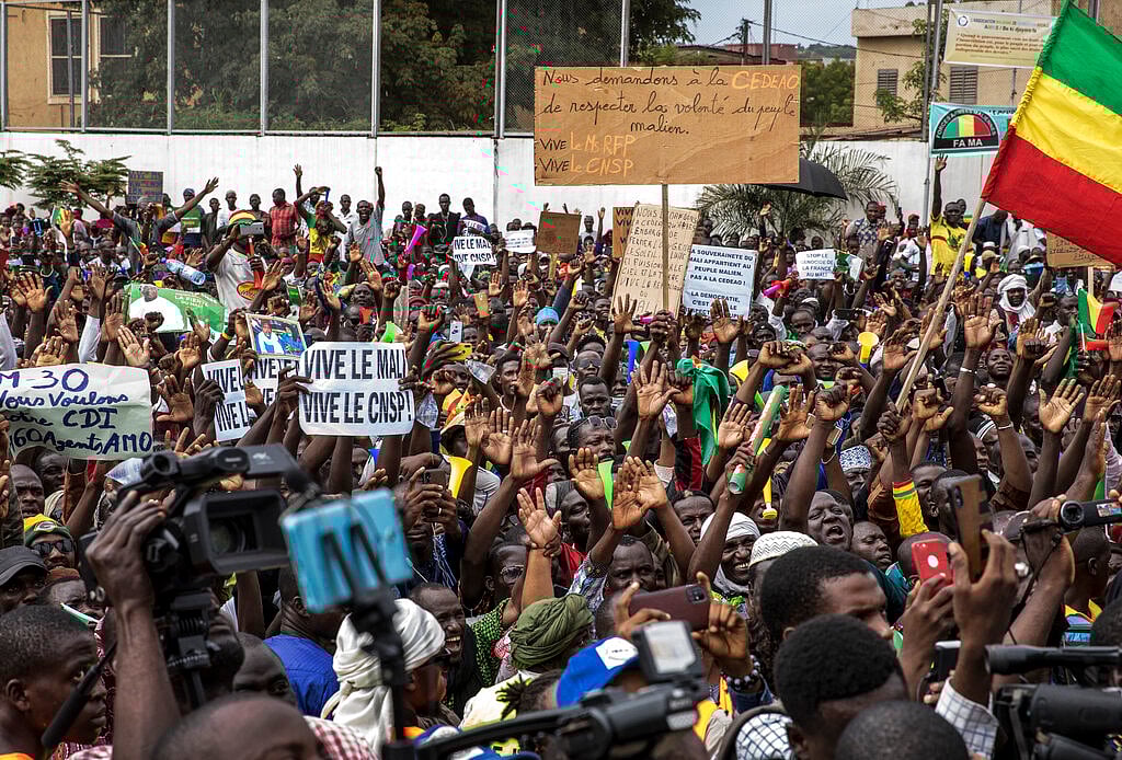 மாலி: துப்பாக்கிமுனையில் கலைக்கப்பட்ட அதிபர் ஆட்சி... அடுத்து என்ன ...