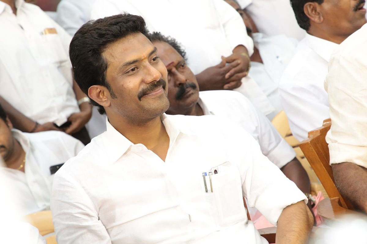 தேனி: குமாரை `கட்’ செய்த தேனி எம்.பி! - மத்திய அமைச்சர் பதவிக்கு பெயர் ...