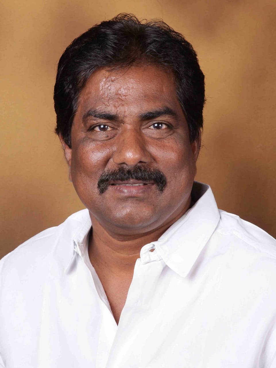 மதுரை: `ஓட்டுக்காகக் கண்மாய் நீரைத் தடுக்கும் தி.மு.க எம்.எல்.ஏ ...