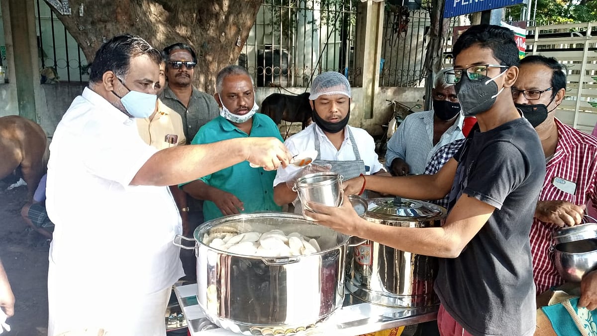 `10 ரூபாய்க்கு 4 இட்லி, சாம்பார்!’ - சேலத்தில் பிரபலமடைந்த மோடி இட்லி ...