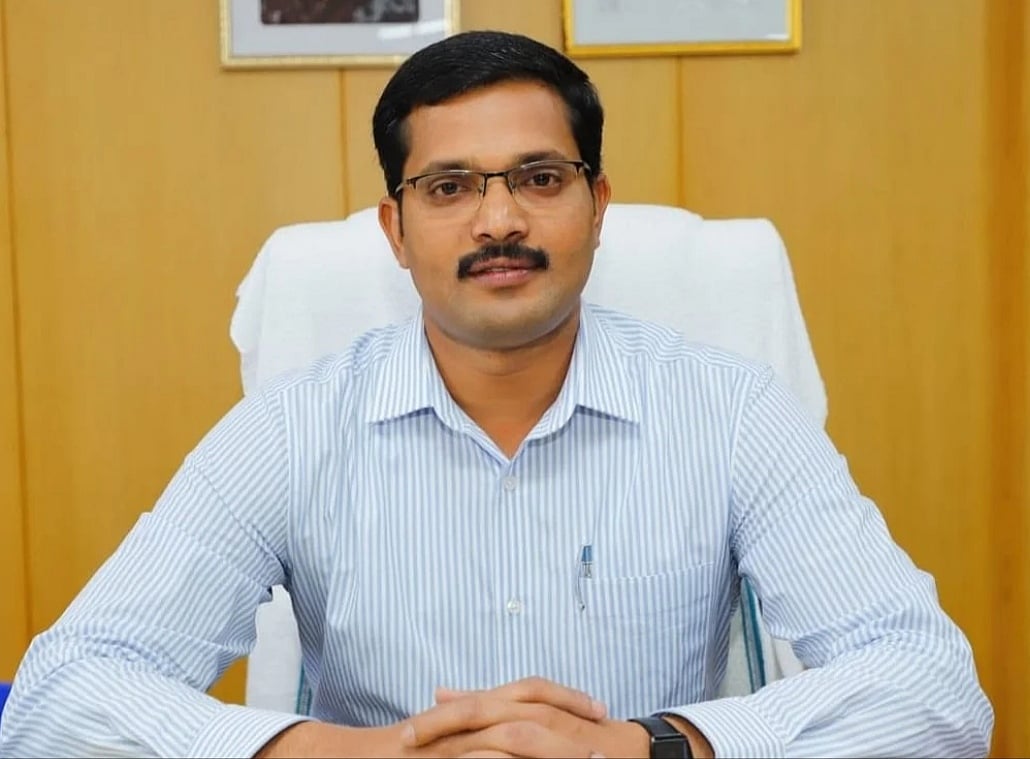 `எங்க மனசு ஏத்துக்கவே மாட்டேங்குது!' - கலெக்டருக்காக கண் கலங்கும் தஞ்சை ...