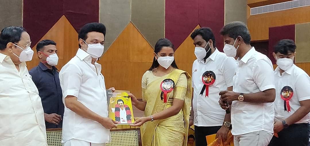 பத்மப்ரியா முதல்வர் ஸ்டாலின் முன்னிலையில் திமுக-வில் இணைந்தார் ...