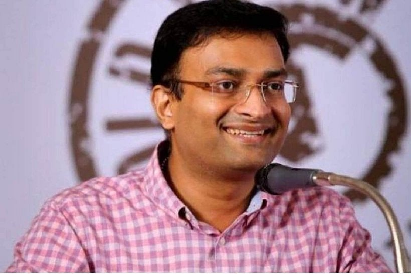 பெண் நிருபருக்கு ஆபாச மெசேஜ்; ஐ.ஏ.எஸ் அதிகாரி மீது வழக்கு பதிவு செய்த ...