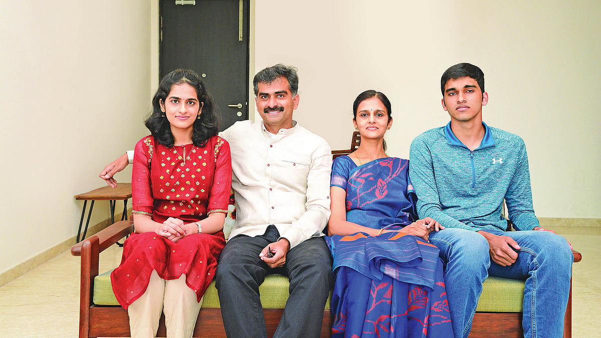 Ananda Vikatan - 15 September 2021 - “என் முடிவு அப்பாவுக்கு ...