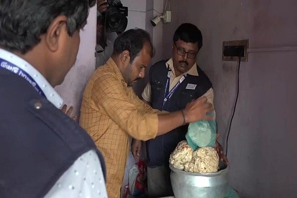 நெல்லை: பழைய பரோட்டா சூடுபடுத்தி விற்பனை; உணவுப் பாதுகாப்பு அதிகாரிகள் ...