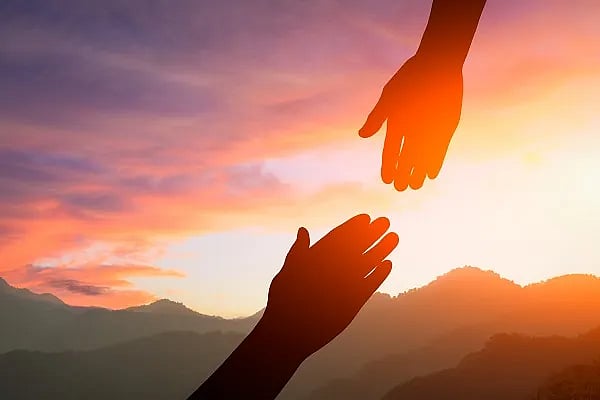 கையறு நிலையில் பரிதவித்த இந்துக் குடும்பம்; உதவிக் கரம் நீட்டிய ...