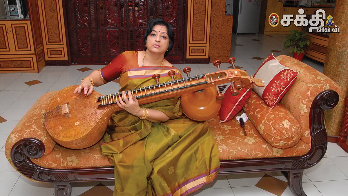 Sakthi Vikatan - 19 April 2022 - சுத்தத்துக்கும் லட்சுமி ...