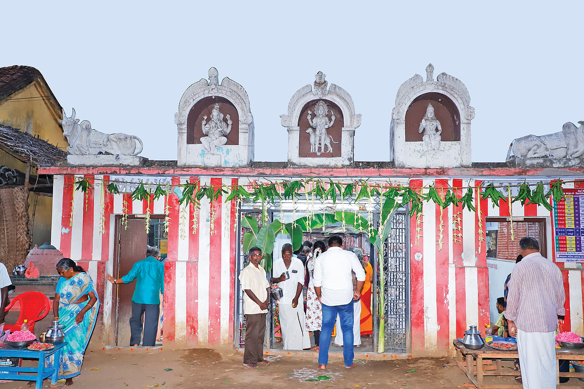 Sakthi Vikatan - 19 April 2022 - தேய்பிறை அஷ்டமி நாளில் பைரவரை ...