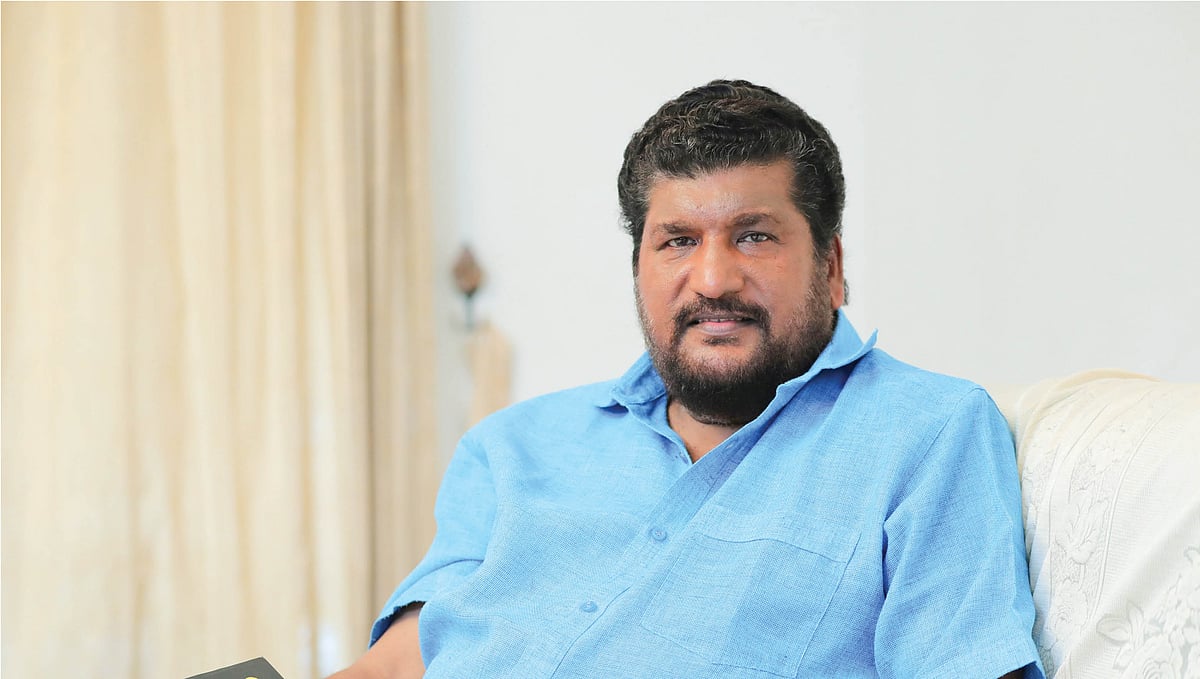 Ananda Vikatan - 25 May 2022 - “மேக்கப்புக்குத் தனி சித்தாந்தம் இருக்கு ...