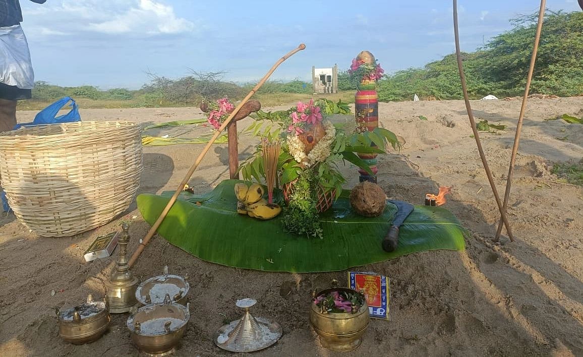 மூன்று நதிகள் தாண்டிப் பயணம், பள்ளிவாசலில் மரியாதை, அரியநாச்சி வழிபாடு ...