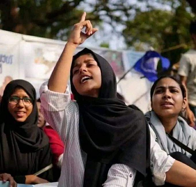 ட்ரெண்ட் ஆன #StandWithAfreenFatima: யார் இந்த அஃப்ரீன் ஃபாத்திமா ...
