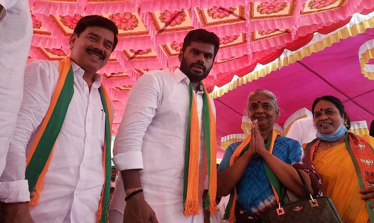 "சால்வை போர்த்தின டைம்ல என் பிரச்னையைக் கேட்டிருக்கலாம்!"- அண்ணாமலை ...