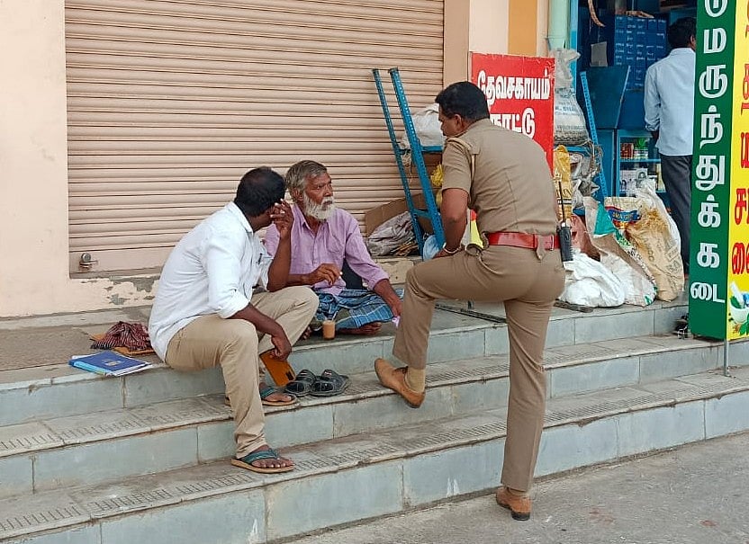 யாசகம் பெற்று வாழ்ந்து வந்த ஓய்வு பெற்ற ஏட்டு... கைவிட்டதா குடும்பம் ...