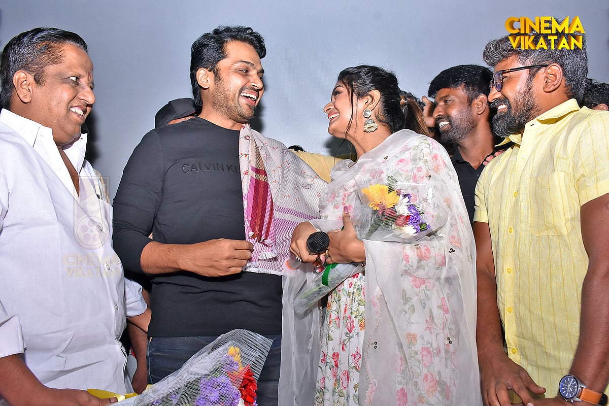 `விருமன்' வெற்றி கொண்டாட்டம் - மதுரையில் திரளாகக் கலந்துகொண்ட ...
