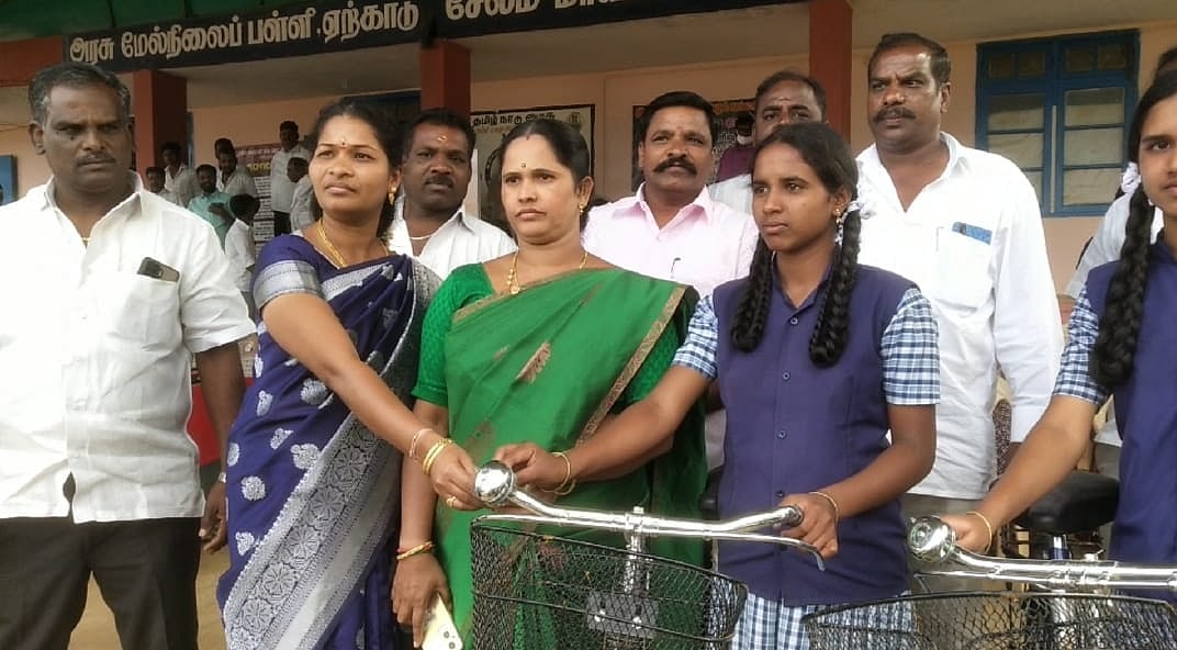 `5 லட்சம் ஓட்டு பெருசா... 5 ஆயிரம் ஓட்டு பெருசா?’ - பள்ளி விழாவில் ...