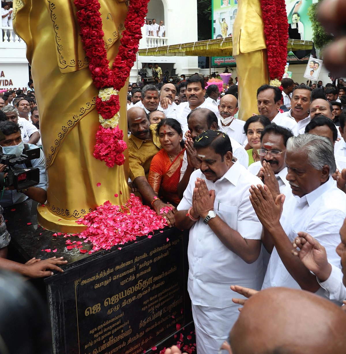 வழக்கமான இருக்கை... `இணைந்து செயல்பட’ அறிவுரை... எடப்பாடி அதிமுக அலுவலக ...
