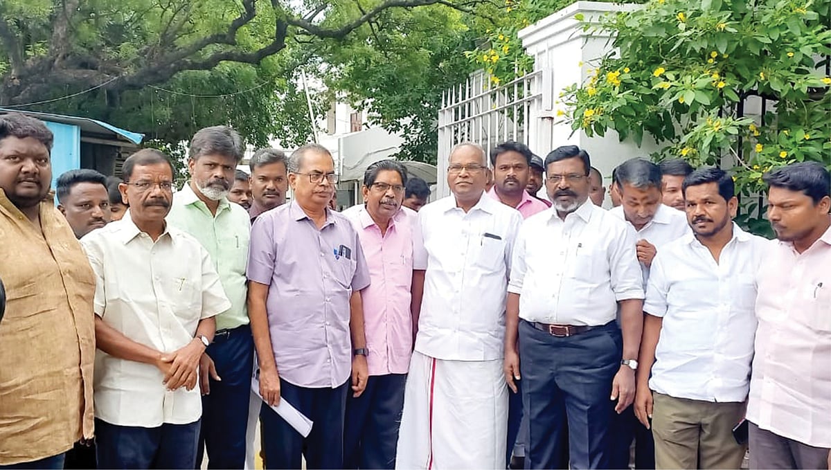 Junior Vikatan - 12 October 2022 - சமூக நல்லிணக்க மனிதச் சங்கிலி ...