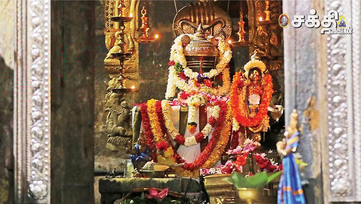 Sakthi Vikatan - 18 October 2022 - மாமன்னர்கள் திருப்பணி கண்ட ...