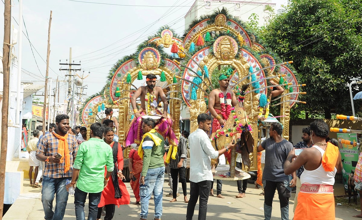 ஈரோடு வீரப்பன் சத்திரம் மாரியம்மன் கோயில் திருவிழா: பொதுமக்கள் அலகு ...