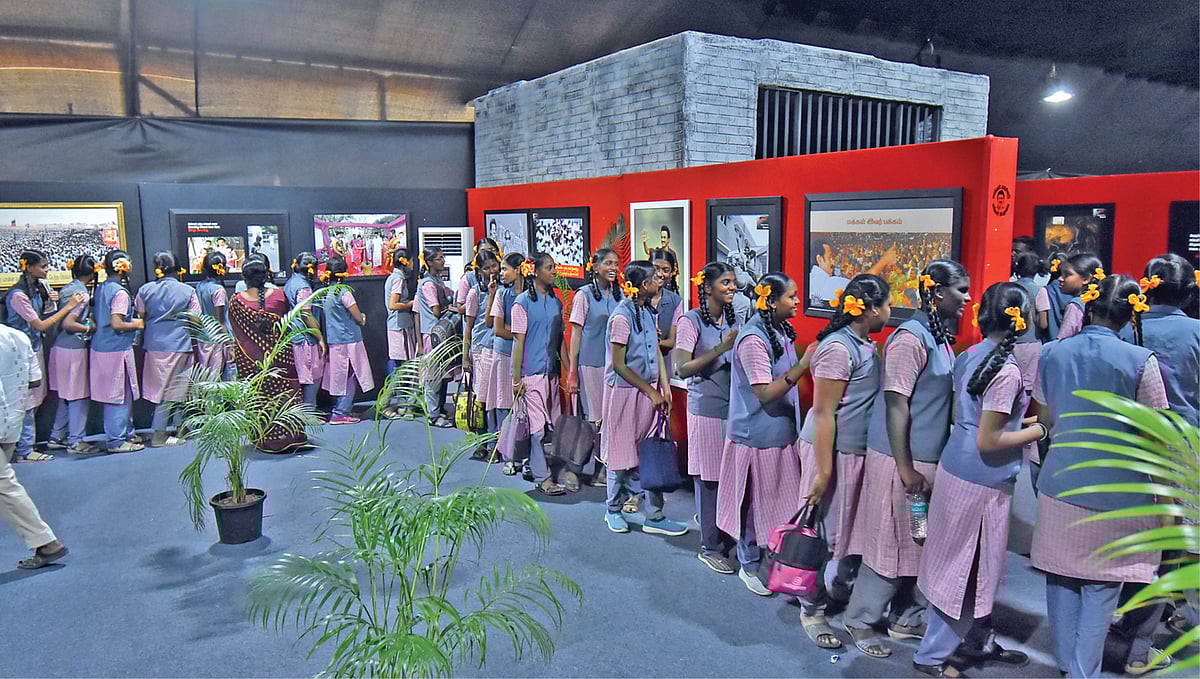 Junior Vikatan - 05 April 2023 - மதுரை புகைப்படக் கண்காட்சி சர்ச்சை ...