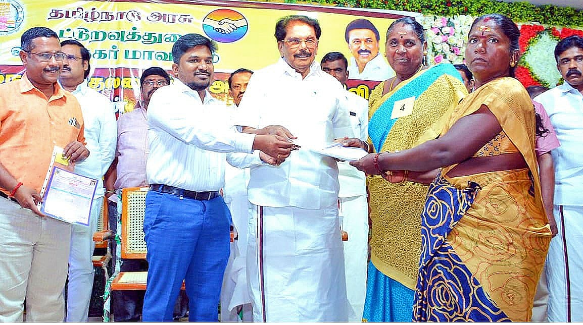 அருப்புக்கோட்டை அரசு நிகழ்ச்சி; அமைச்சரை இடைமறித்துக் கேள்வியெழுப்பிய ...