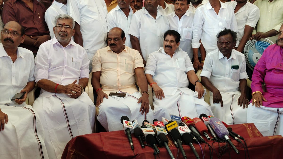 அதிமுக கொடி விவகாரம்: “என் கையை அறுத்து எடுத்துடுவாங்களா!” – ஓபிஎஸ் ...