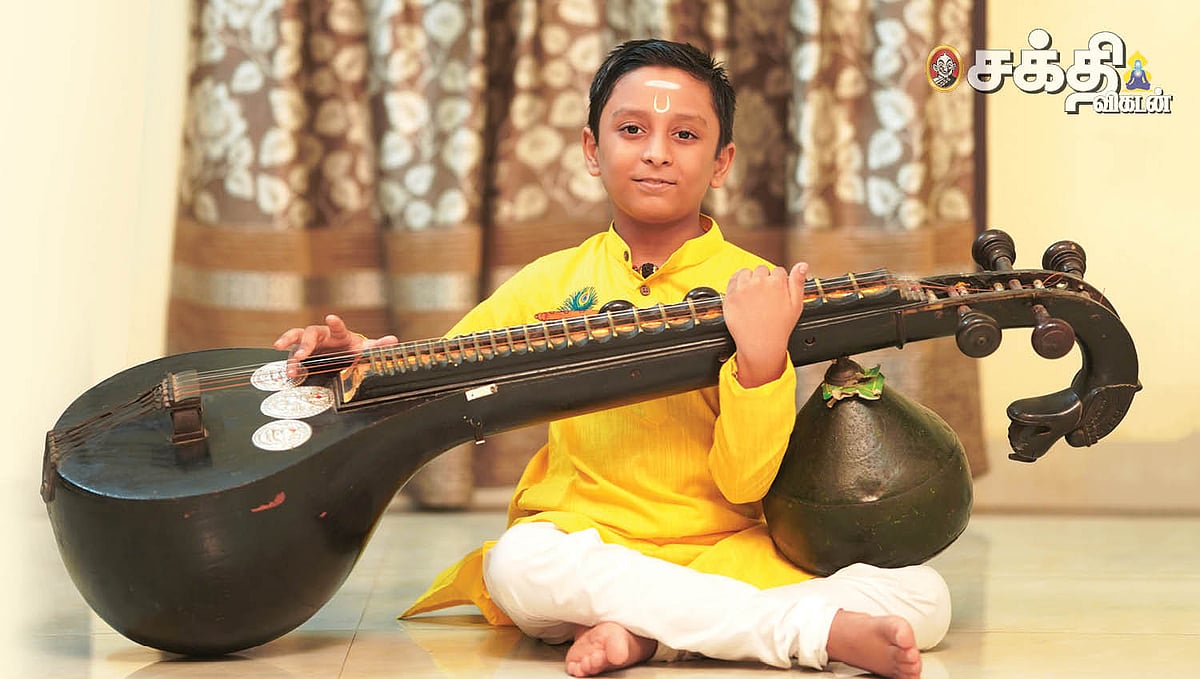 பெரியகோயிலைப் போல ஒரு கோயிலைக் கட்டமுடியுமா என்றெல்லாம் யோசிக்கும் ...