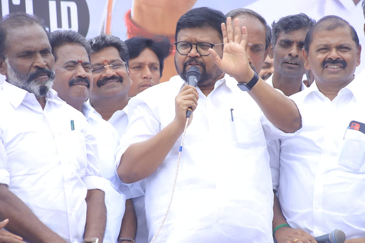 ``அடுத்த சாதிக்பாட்சா செந்தில் பாலாஜிதான்..!'' - தஞ்சாவூர் அதிமுக ...