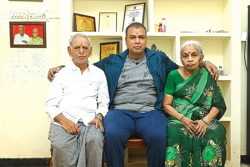 Aval Vikatan - 04 July 2023 - “இடுப்புக்குக் கீழ் பெண், இடுப்புக்கு ...