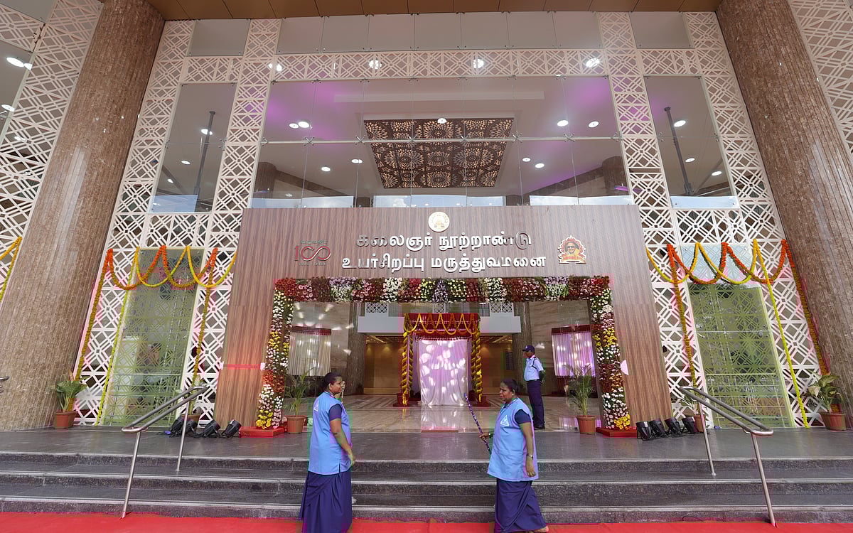 செவிலியர்களுடன் சேர்ந்து ரிப்பன் வெட்டிய முதல்வர்; கருணாநிதி சிலை ...