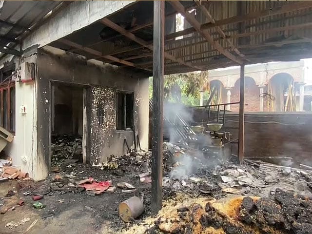 Manipur Violence : மத்திய அமைச்சர் வீட்டுக்குத் தீவைப்பு; மணிப்பூரில் ...