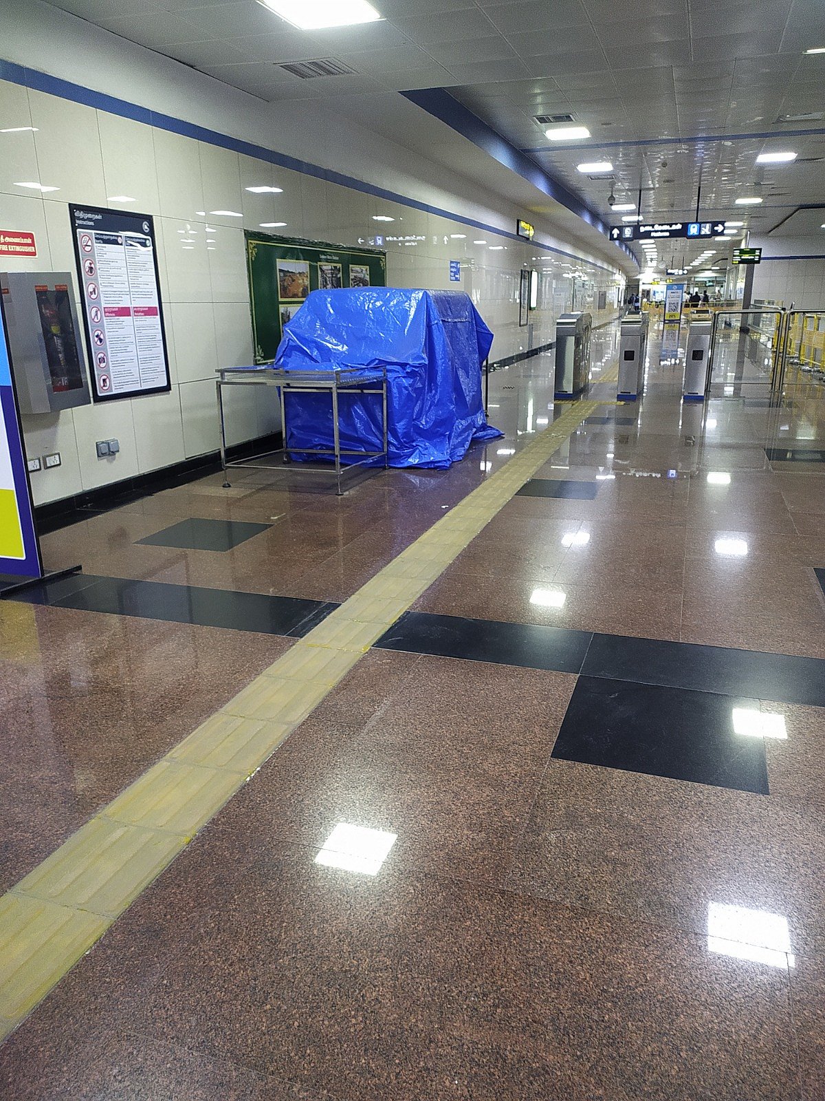 Saidapet Metro: பயன்பாட்டுக்கு வராத கூடுதல் கவுன்ட்டர்; பயணிகள் ...