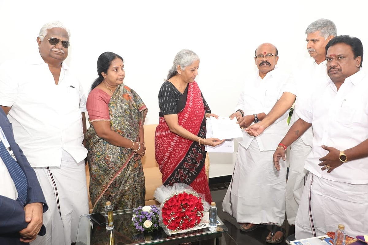 நிர்மலா சீதாராமனைச் சந்தித்த பொள்ளாச்சி ஜெயராமன்; `மக்கள் பிரச்னையா ...