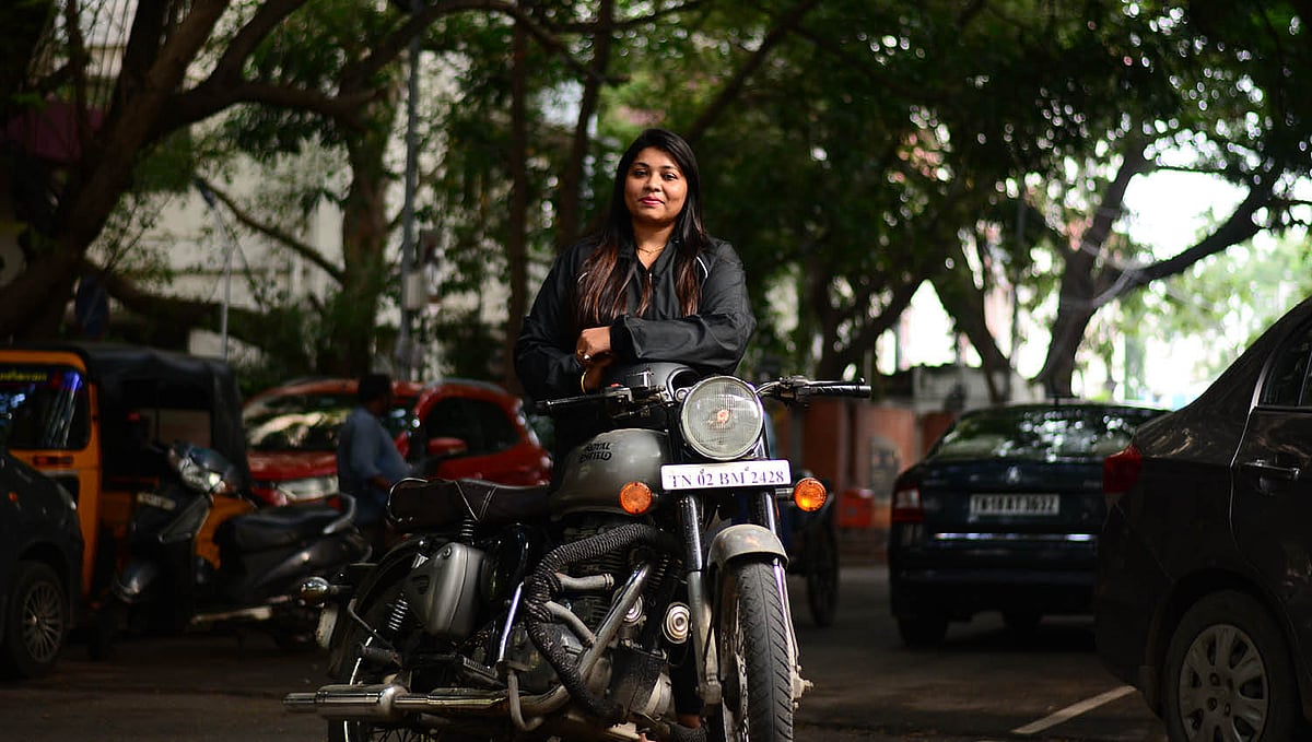 Aval Vikatan - 05 December 2023 - கம் ஆன் பேபி... லெட்ஸ் கோ ஆன் எ புல்லட்டு... ‘மகளிர் மட்டும் ...