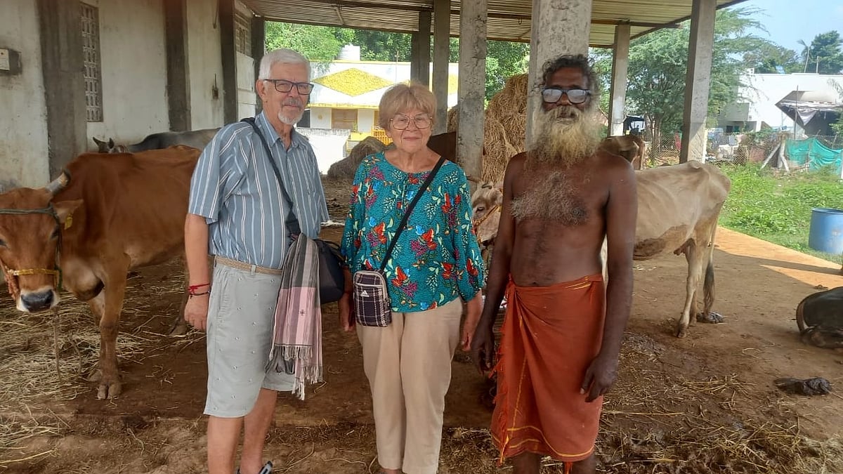 "அன்பெனும் பிடிக்குள் அகப்பட்டுக் கொண்டோம்!" - வள்ளலார் தொண்டில் ...