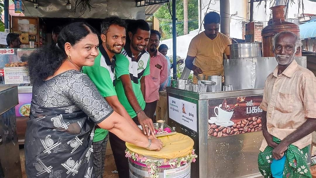 மொய்ப் பணத்தில் ஏழைகளுக்கு ஆடு, கன்றுக்குட்டிகள் - நெகிழ வைக்கும் ...