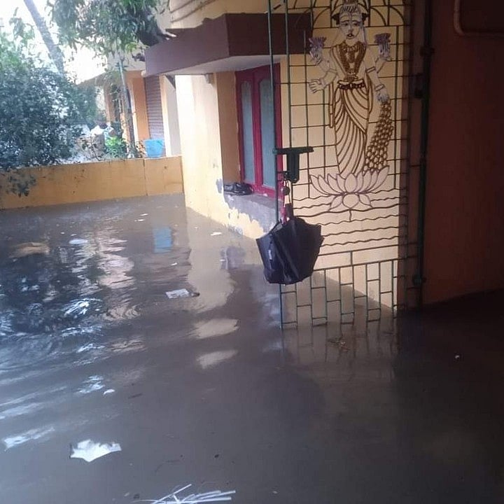 "ரூ.20 லட்சம் மதிப்புள்ள புத்தகங்களின் இழப்பைத் தாங்கிக்கொள்ள ...